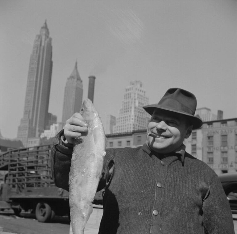 Stunning Historical Photos of Fulton Fish Market from the 1900s to 1960s