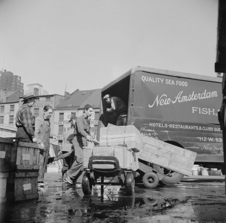 Stunning Historical Photos of Fulton Fish Market from the 1900s to 1960s