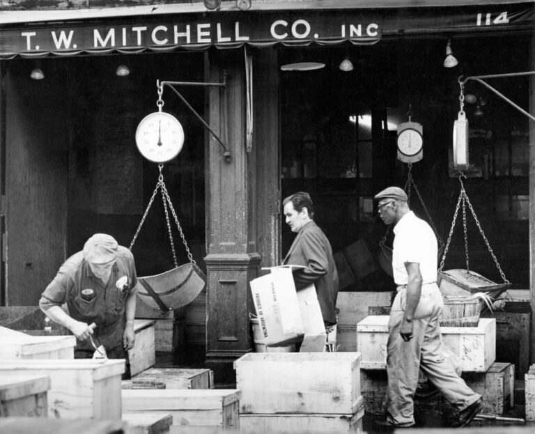 Stunning Historical Photos of Fulton Fish Market from the 1900s to 1960s