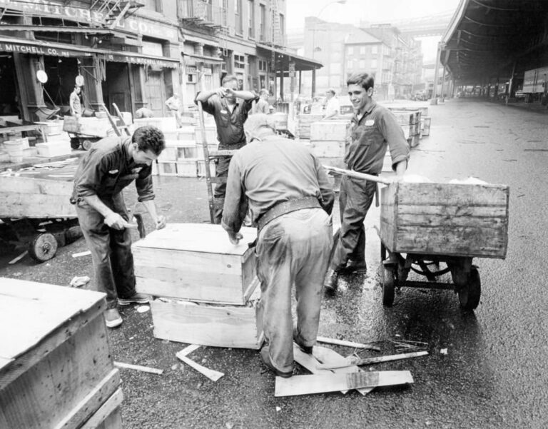 Stunning Historical Photos of Fulton Fish Market from the 1900s to 1960s