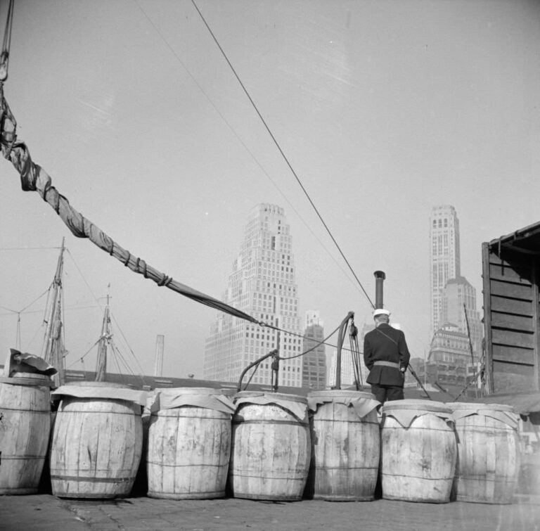 Stunning Historical Photos of Fulton Fish Market from the 1900s to 1960s