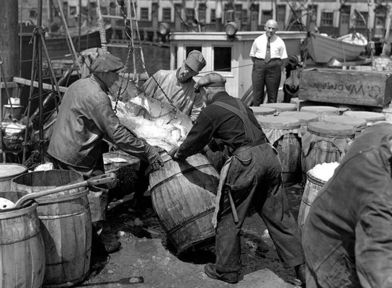 Stunning Historical Photos of Fulton Fish Market from the 1900s to 1960s