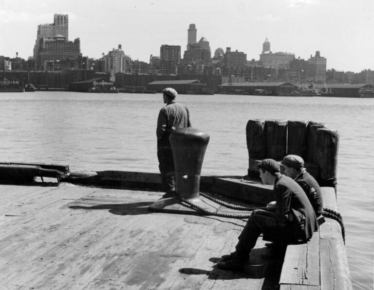 Stunning Historical Photos of Fulton Fish Market from the 1900s to 1960s