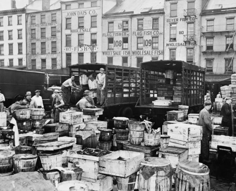 Stunning Historical Photos of Fulton Fish Market from the 1900s to 1960s
