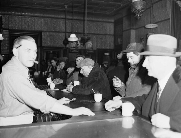 Stunning Historical Photos of Fulton Fish Market from the 1900s to 1960s