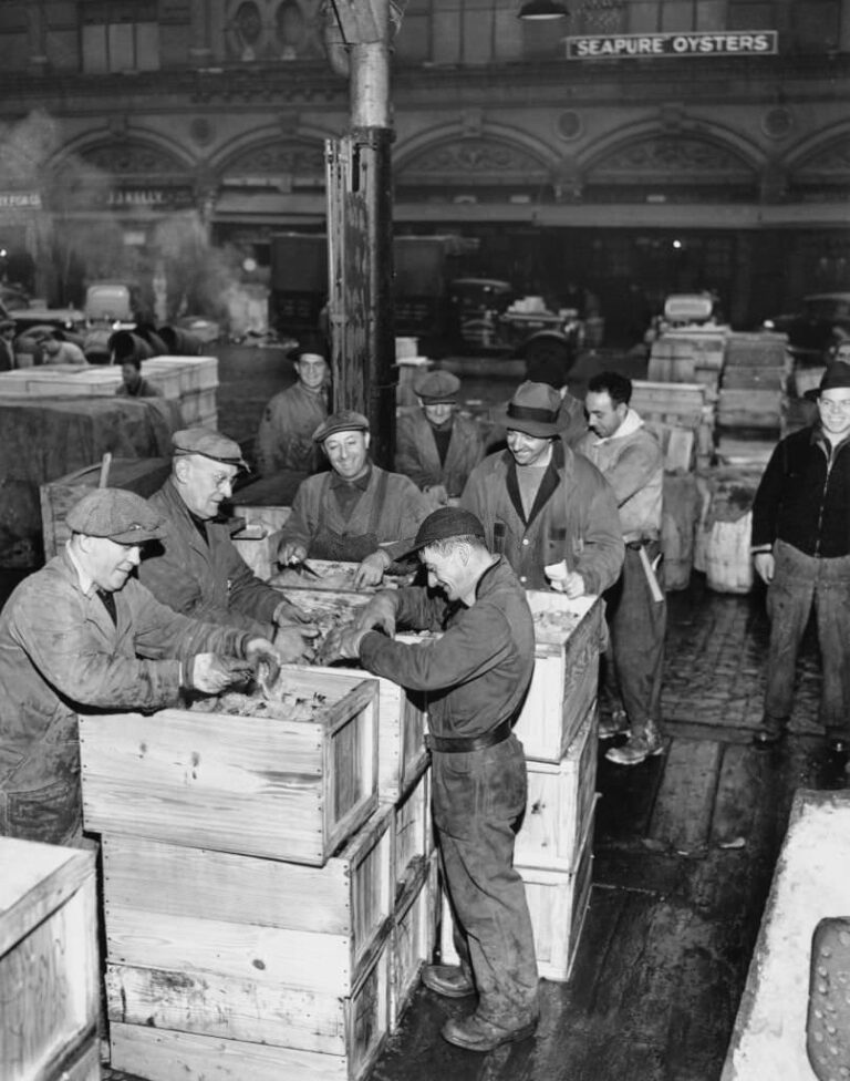 Stunning Historical Photos of Fulton Fish Market from the 1900s to 1960s