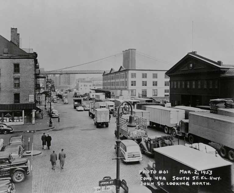 Stunning Historical Photos of Fulton Fish Market from the 1900s to 1960s