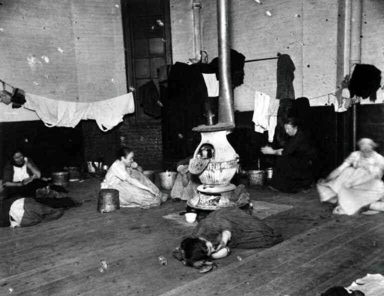 Terrible Living Conditions inside the Squalid New York City's Tenements ...