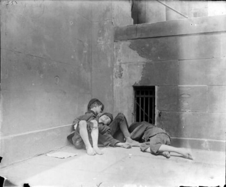 Terrible Living Conditions inside the Squalid New York City's Tenements ...