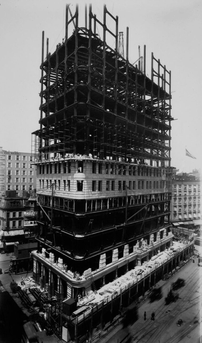 Rare Historical Photos show the Construction of Flatiron Building