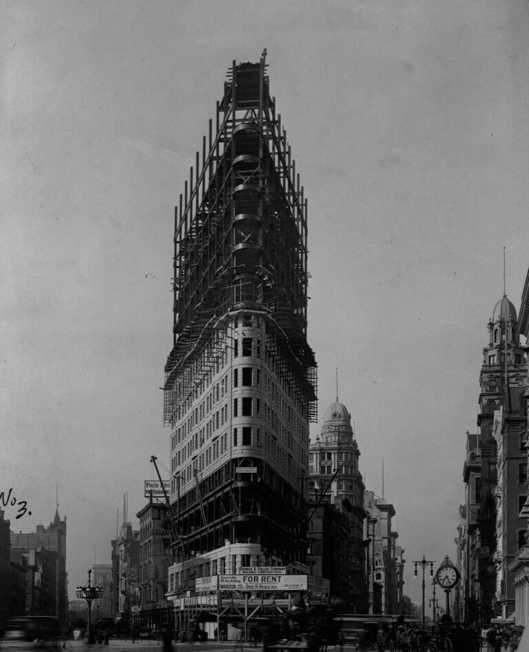 Rare Historical Photos show the Construction of Flatiron Building