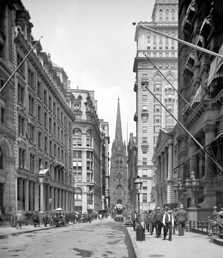 Manhattan's Dawn of a New Century: A Photo Journey Through the 1900s