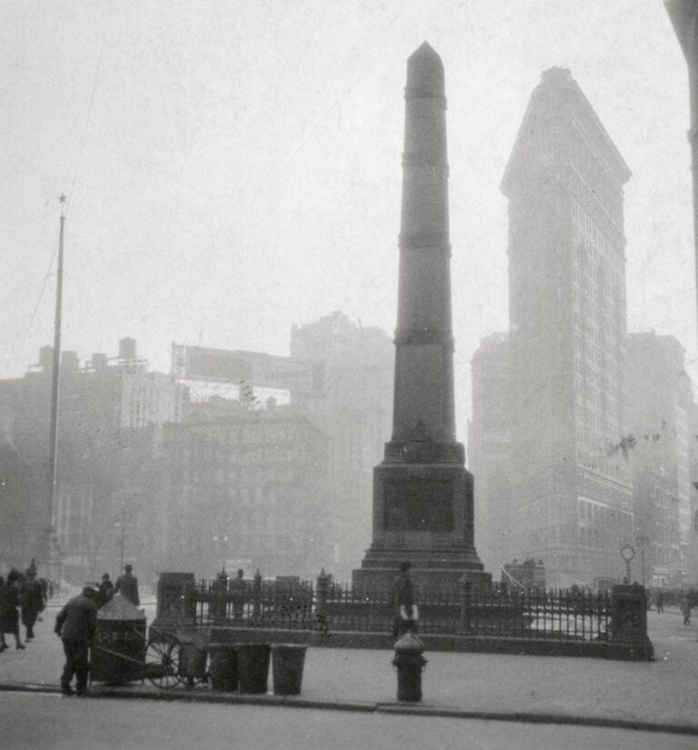 Manhattan's Dawn of a New Century: A Photo Journey Through the 1900s