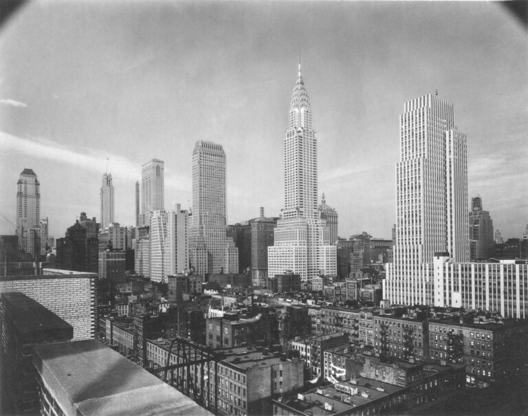 Manhattan in the Roaring Twenties: Vibrant Streets, Towering Landmarks ...