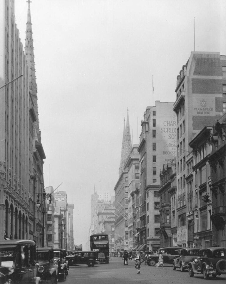 Manhattan in the Roaring Twenties: Vibrant Streets, Towering Landmarks ...