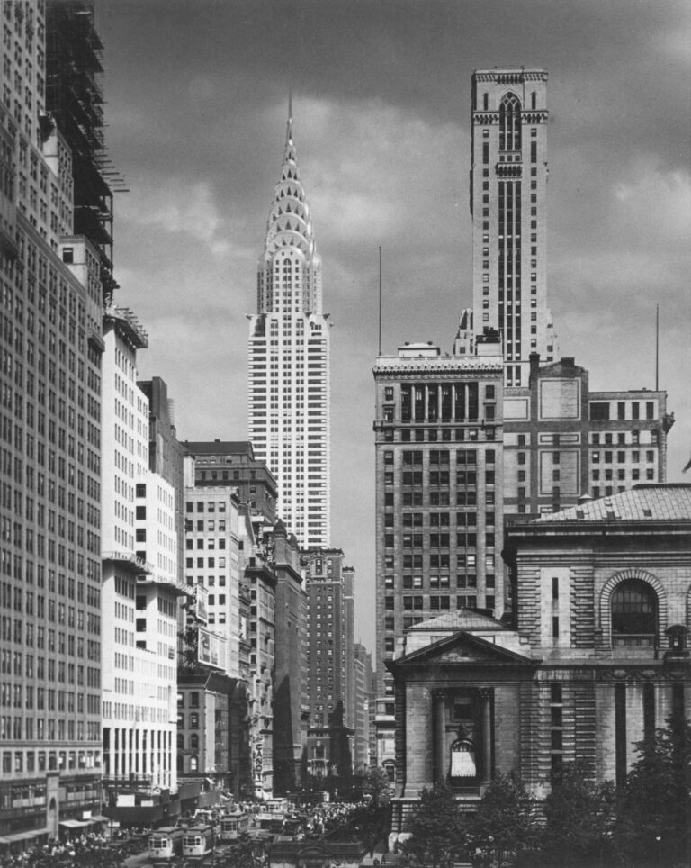 Manhattan in the Roaring Twenties: Vibrant Streets, Towering Landmarks ...
