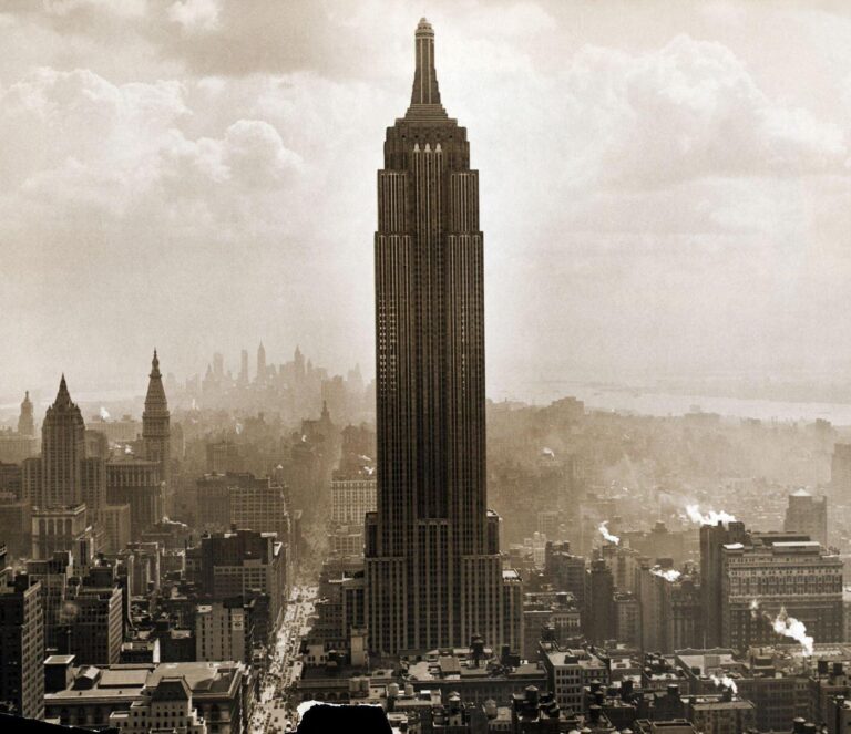 A Photographic Tour of Manhattan in the 1930s, Showcasing Street Scenes ...