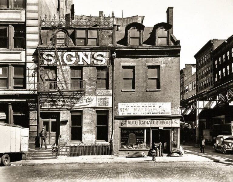 A Photographic Tour of Manhattan in the 1930s, Showcasing Street Scenes ...