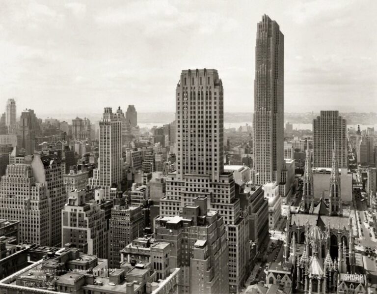 A Photographic Tour of Manhattan in the 1930s, Showcasing Street Scenes ...