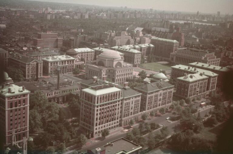 Step Back into 1950s Manhattan with Stunning Colored Photos