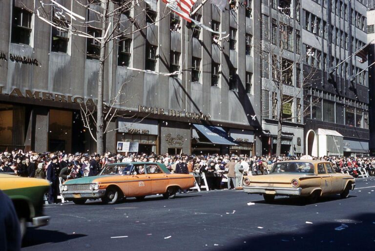 A Vivid Tour of Manhattan's 1960s Through Stunning Colored Photographs