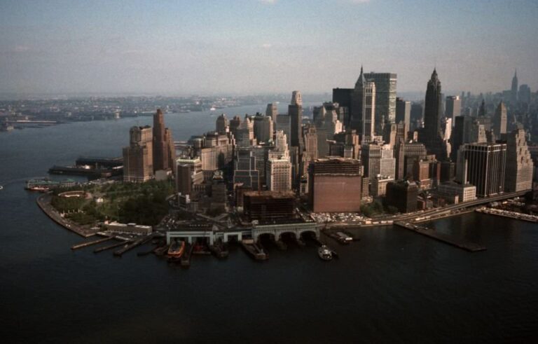 A Vivid Tour of Manhattan's 1960s Through Stunning Colored Photographs