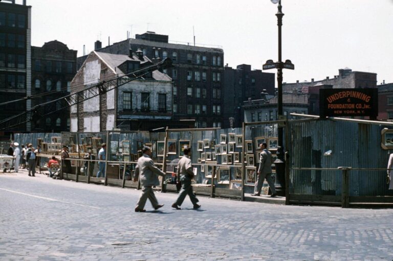 A Vivid Tour of Manhattan's 1960s Through Stunning Colored Photographs