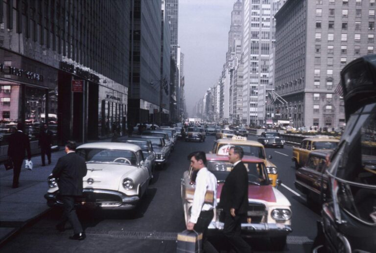 A Vivid Tour of Manhattan's 1960s Through Stunning Colored Photographs