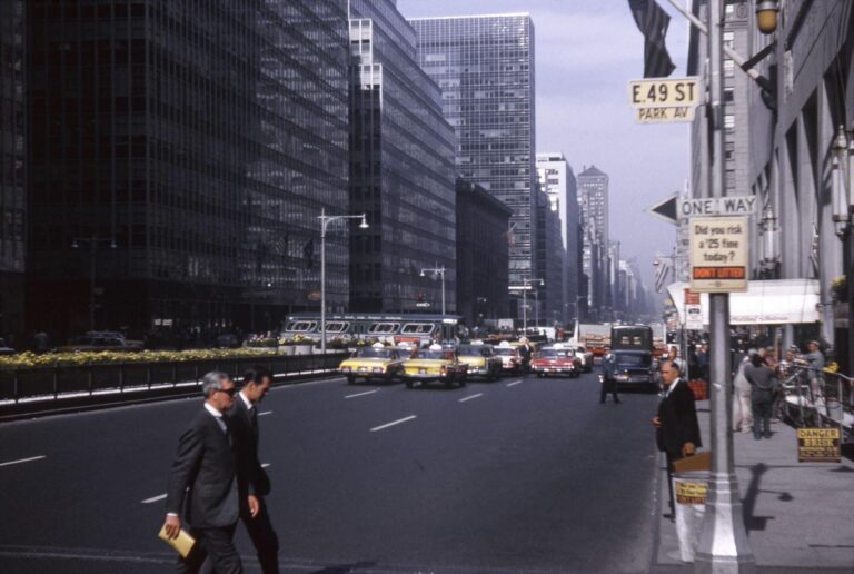 A Vivid Tour of Manhattan's 1960s Through Stunning Colored Photographs