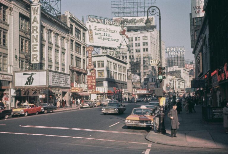 A Vivid Tour of Manhattan's 1960s Through Stunning Colored Photographs