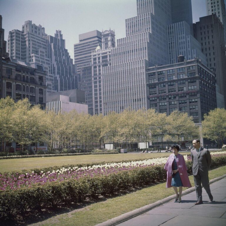 A Vivid Tour of Manhattan's 1960s Through Stunning Colored Photographs