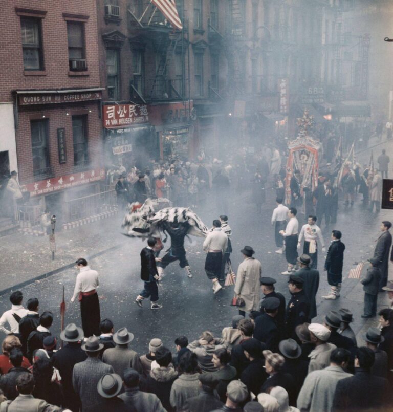 A Vivid Tour of Manhattan's 1960s Through Stunning Colored Photographs