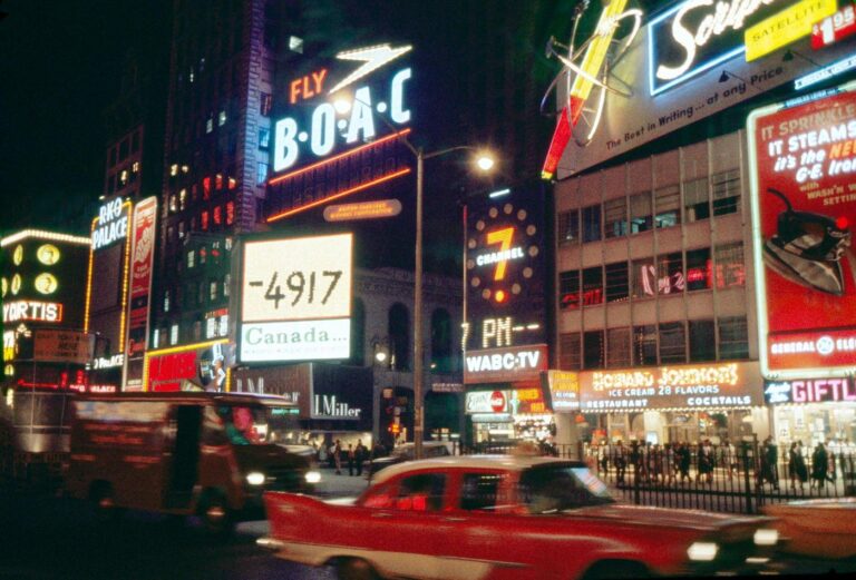 A Vivid Tour of Manhattan's 1960s Through Stunning Colored Photographs