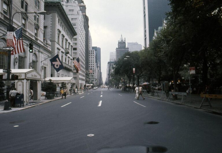 Manhattan's Iconic 1970s in Captivating Colored Photographs