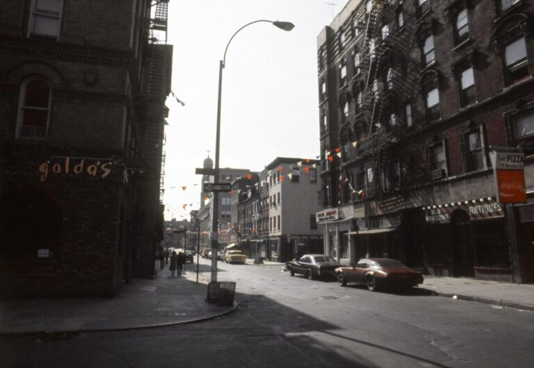 Manhattan's Iconic 1970s in Captivating Colored Photographs