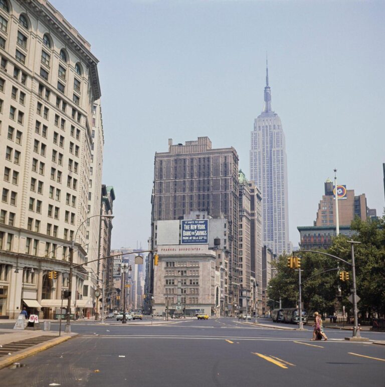 Manhattan's Iconic 1970s in Captivating Colored Photographs