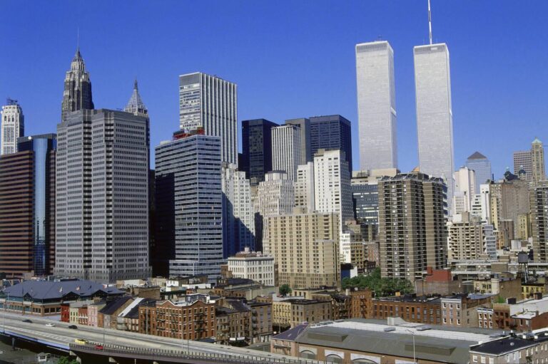 Manhattan's Mesmerizing '80s: Neon Nights, Street Art Days – A Colorful ...