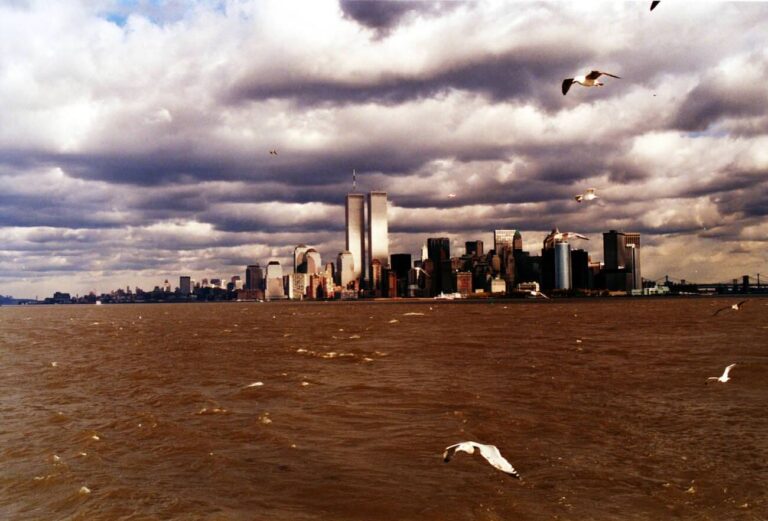 Manhattan's Mesmerizing '80s: Neon Nights, Street Art Days – A Colorful ...