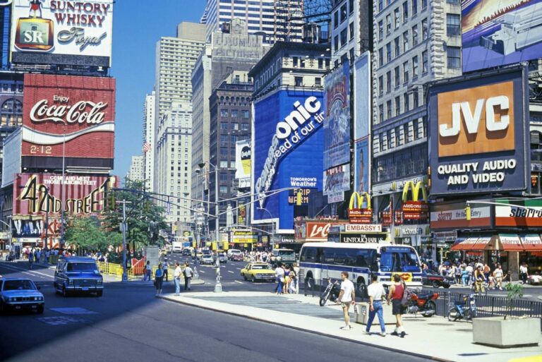 Manhattan's Mesmerizing '80s: Neon Nights, Street Art Days – A Colorful ...