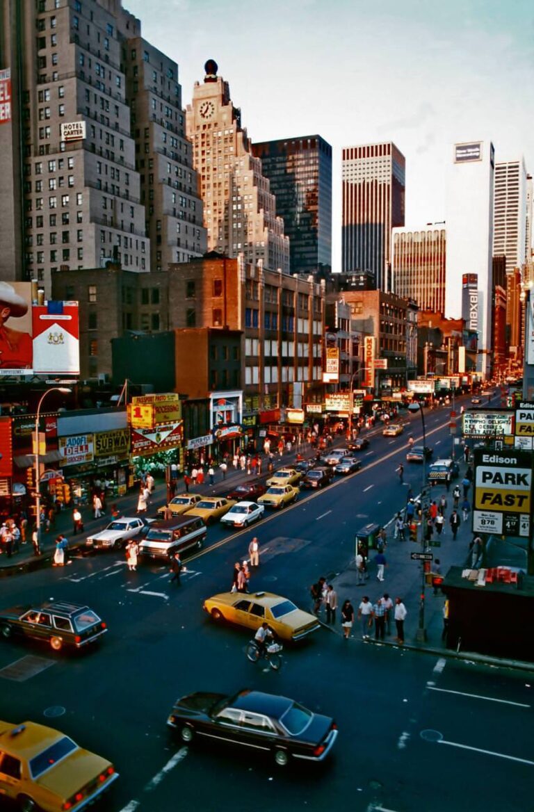 Manhattan's Mesmerizing '80s: Neon Nights, Street Art Days – A Colorful ...