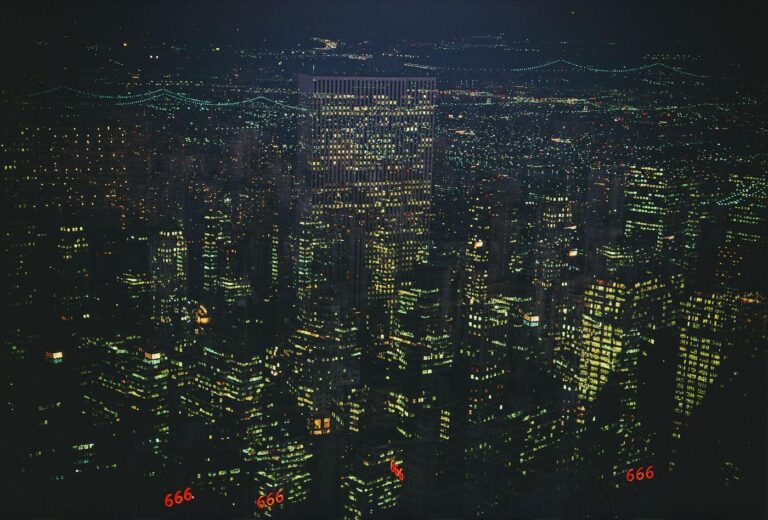 Manhattan's Mesmerizing '80s: Neon Nights, Street Art Days – A Colorful ...