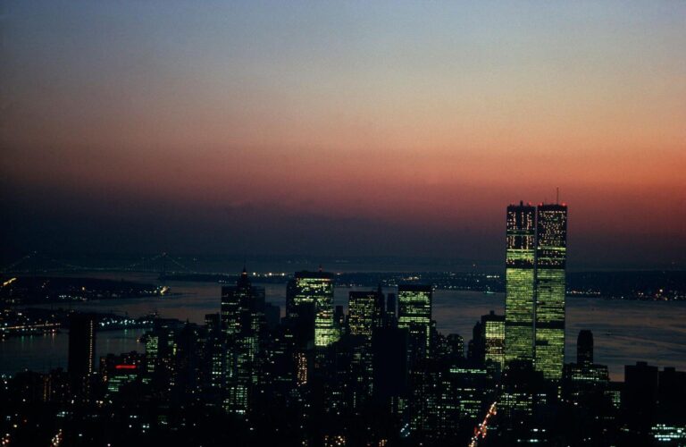 Manhattan's Mesmerizing '80s: Neon Nights, Street Art Days – A Colorful ...