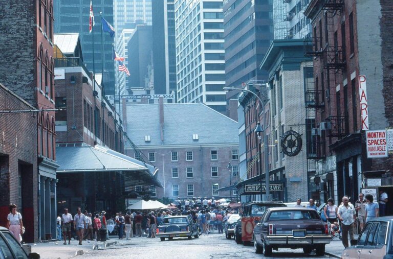Manhattan's Mesmerizing '80s: Neon Nights, Street Art Days – A Colorful ...