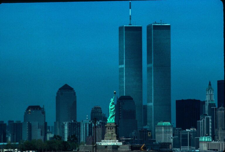 Manhattan's Mesmerizing '80s: Neon Nights, Street Art Days – A Colorful ...