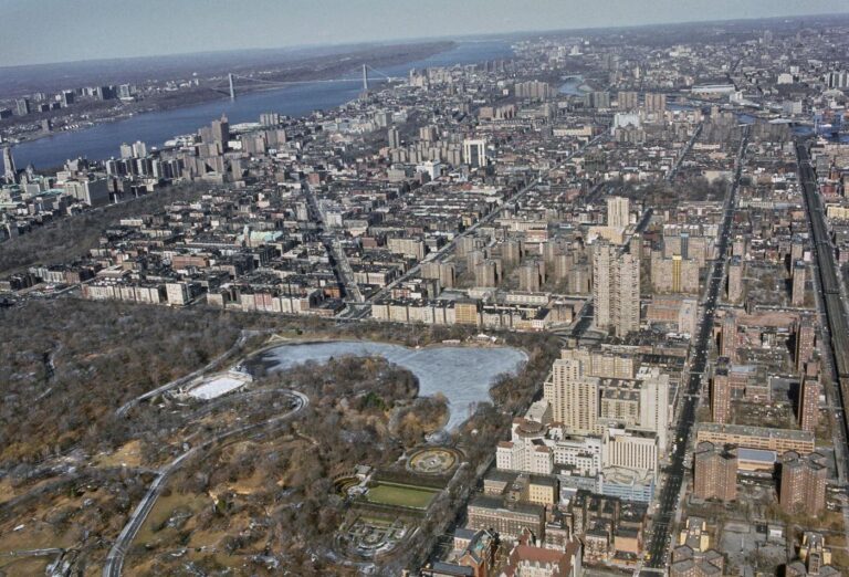 Manhattan's Mesmerizing '80s: Neon Nights, Street Art Days – A Colorful ...