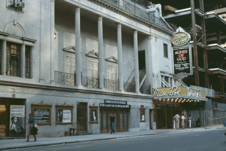 Manhattan's Mesmerizing '80s: Neon Nights, Street Art Days – A Colorful ...
