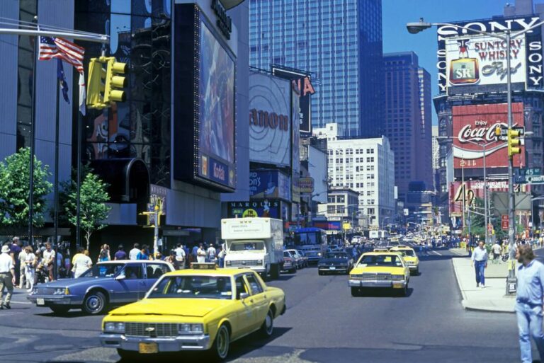 Manhattan's Mesmerizing '80s: Neon Nights, Street Art Days – A Colorful ...