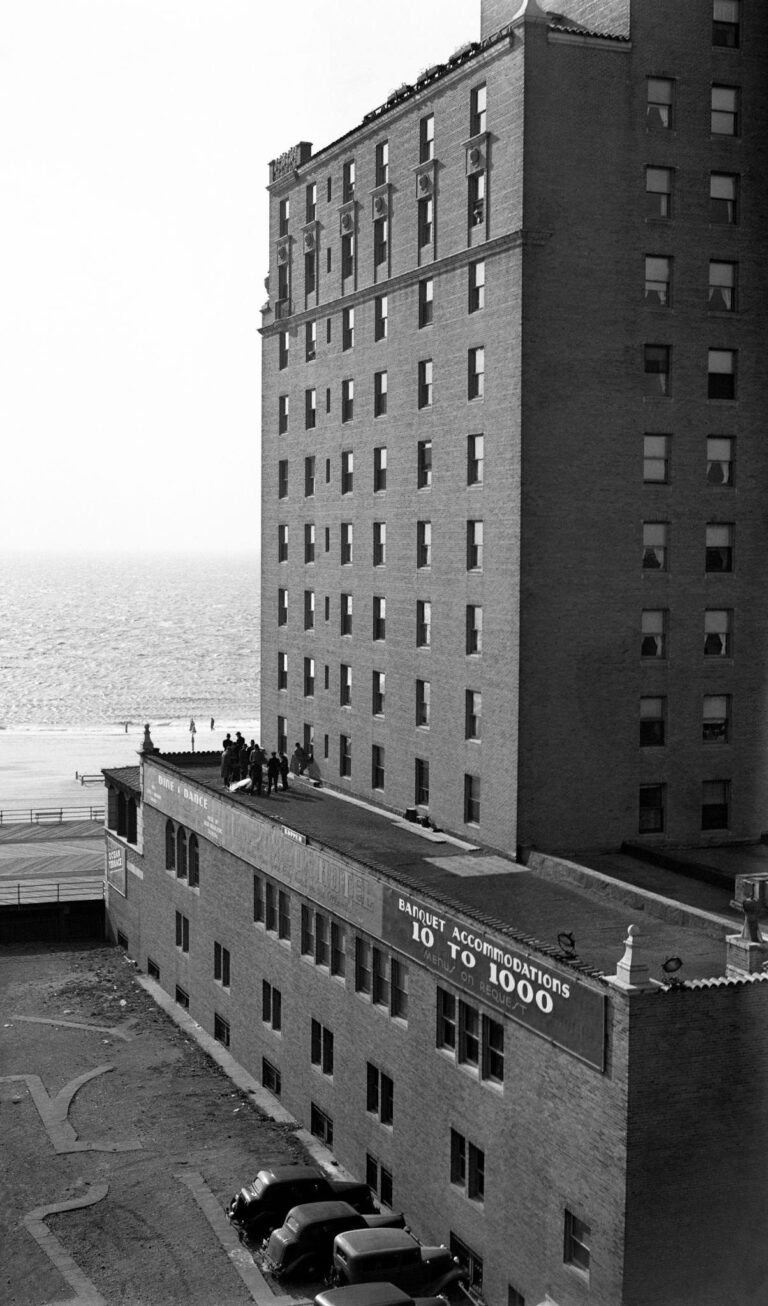 Brooklyn in the 1940s: Journey Through the War Years and Beyond with Fascinating Photos