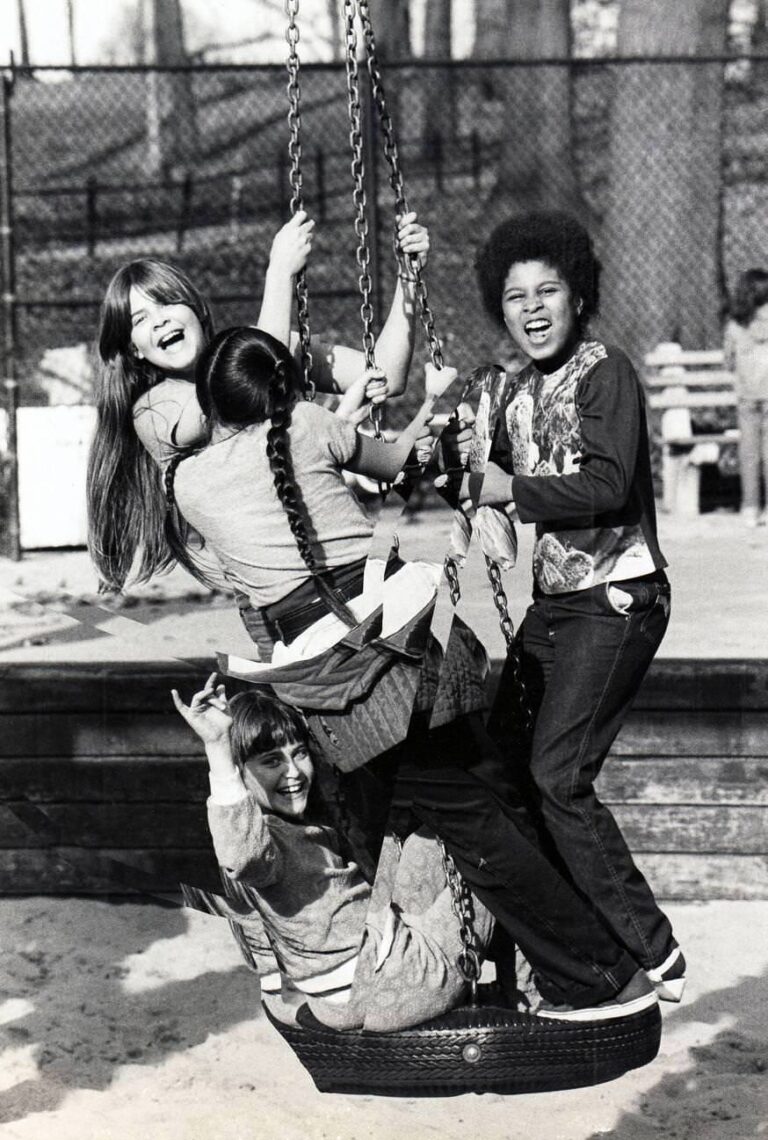 The Grit and Groove of Brooklyn in the 1970s Through Photos That ...