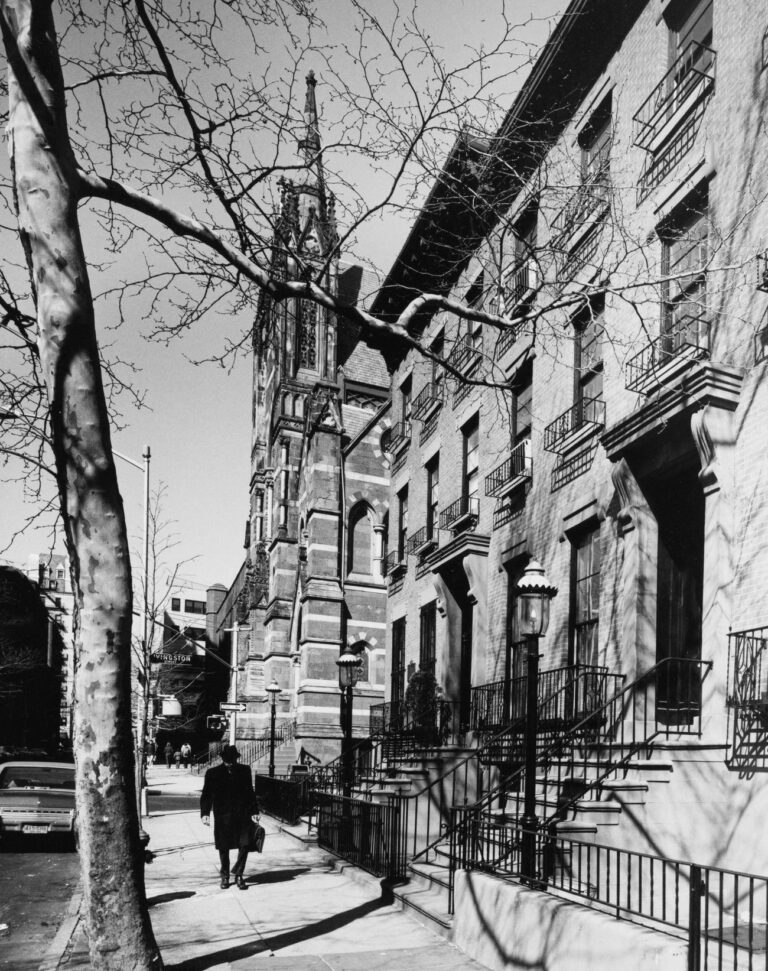 The Grit and Groove of Brooklyn in the 1970s Through Photos That ...